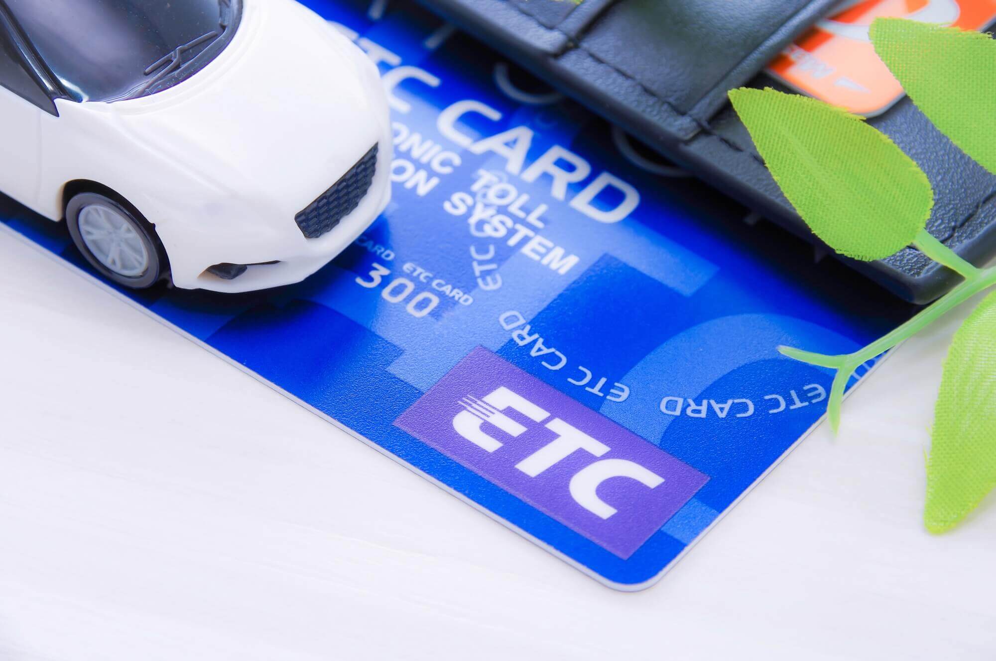 レンタカーでETCをレンタルできるの？自分のETCカードを利用する場合との違い｜カーチップス